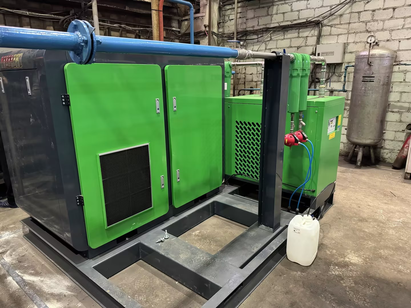 Energy Efficiency in Industrial Air Compressors: How Oil-Injected ...